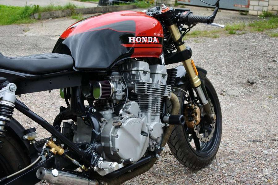 Honda CB 1992 Alīta, ar dzinēja tilpumu 0.75 L un nobraukumu 5 tūkst. km par 3850 €, foto 12 vietnē AUTOMOTO.COM.LV