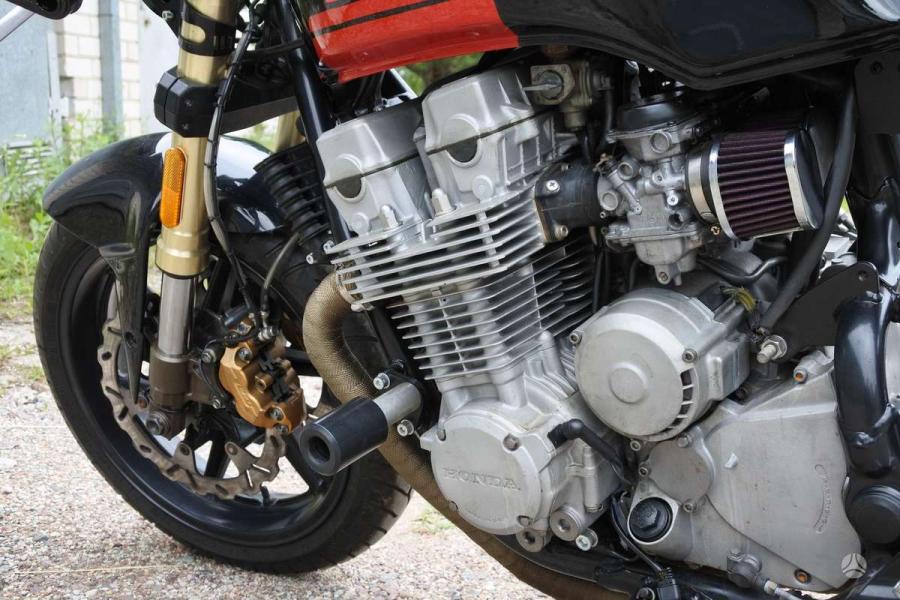 Honda CB 1992 Alīta, ar dzinēja tilpumu 0.75 L un nobraukumu 5 tūkst. km par 3850 €, foto 15 vietnē AUTOMOTO.COM.LV