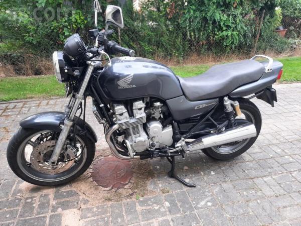 Honda CB 1992 Saldus, ar dzinēja tilpumu 0.70 L un nobraukumu 0 tūkst. km par 2200 €, foto 1 vietnē AUTOMOTO.COM.LV