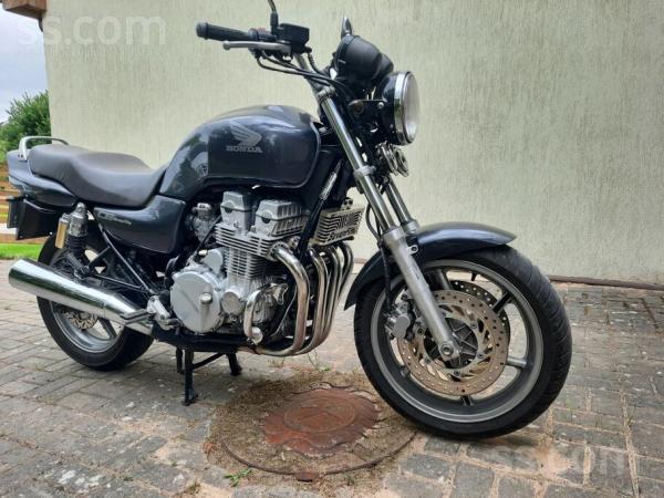 Honda CB 1992 Saldus, ar dzinēja tilpumu 0.70 L un nobraukumu 0 tūkst. km par 2200 €, foto 5 vietnē AUTOMOTO.COM.LV