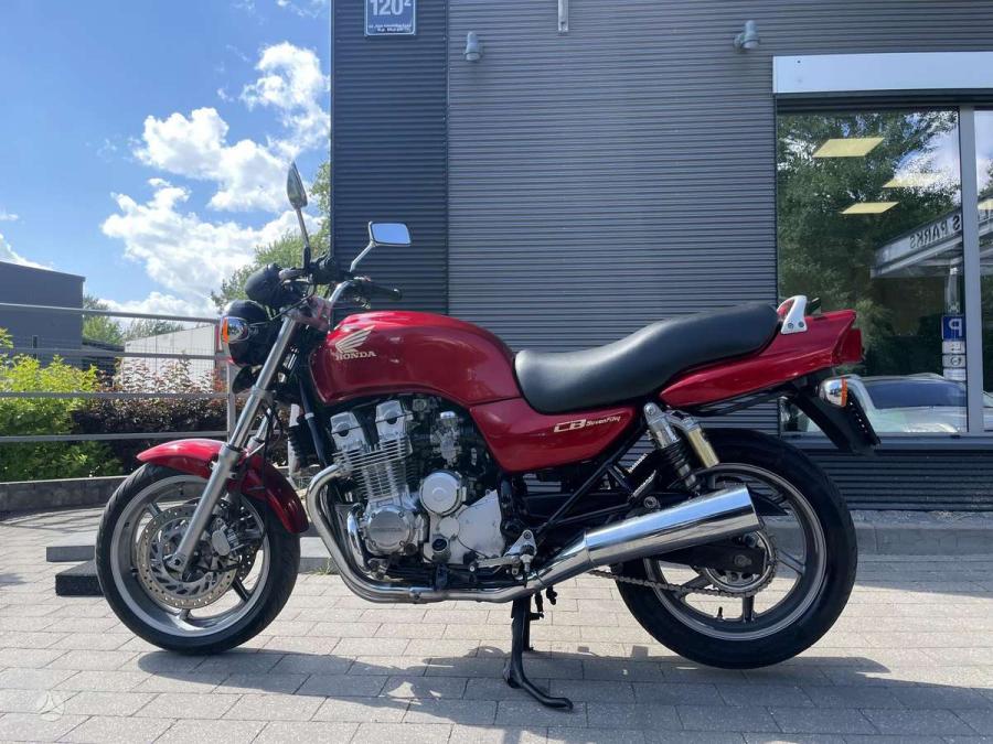 Хонда CB 1993 в Рига, объемом двигателя 0.75 л и пробегом 68 тыс. км за 1999 €, фото 3 на AUTOMOTO.COM.LV