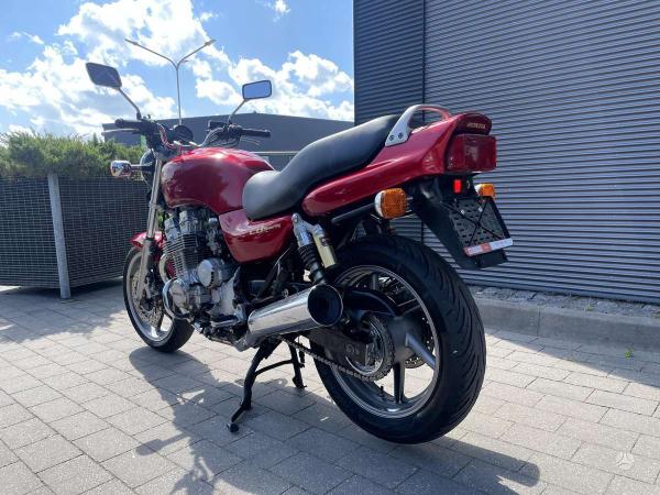 Honda CB 1993 Rīga, ar dzinēja tilpumu 0.75 L un nobraukumu 68 tūkst. km par 1999 €, foto 3 vietnē AUTOMOTO.COM.LV