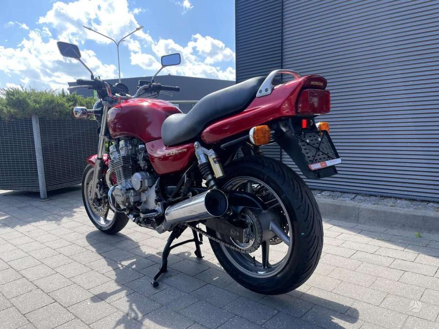 Хонда CB 1993 в Рига, объемом двигателя 0.75 л и пробегом 68 тыс. км за 1999 €, фото 4 на AUTOMOTO.COM.LV