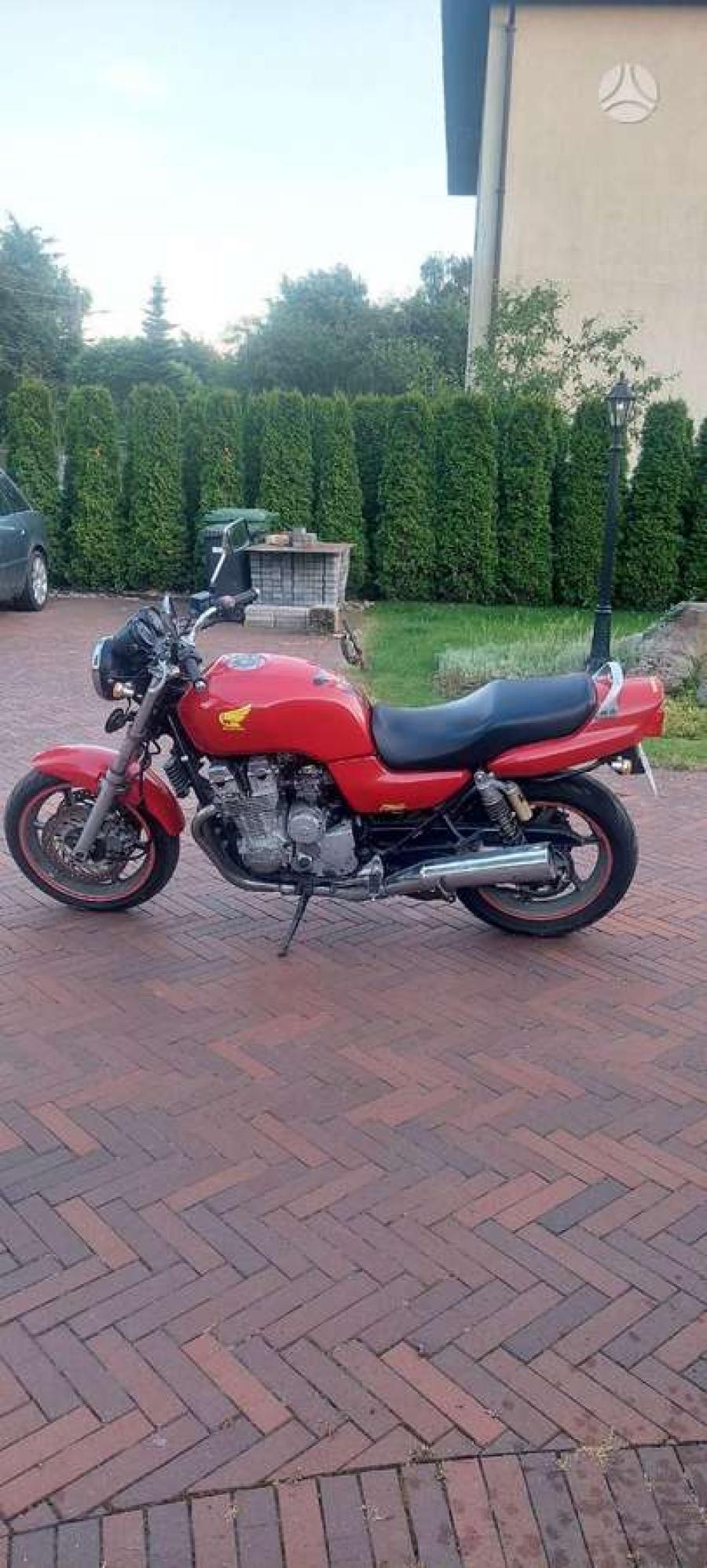 Honda CB 1995 in Vilnius, with an engine capacity of 0.75 L and mileage of 88 thousand km for 1300 €, photo 5 on AUTOMOTO.COM.LV