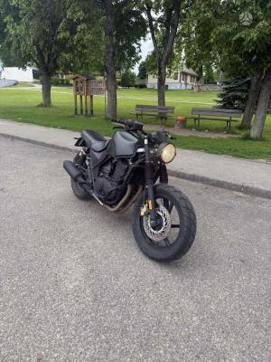Honda CB 2000 in Vilnius, with an engine capacity of 0.50 L and mileage of 30 thousand km for 1800 €, photo  on AUTOMOTO.COM.LV