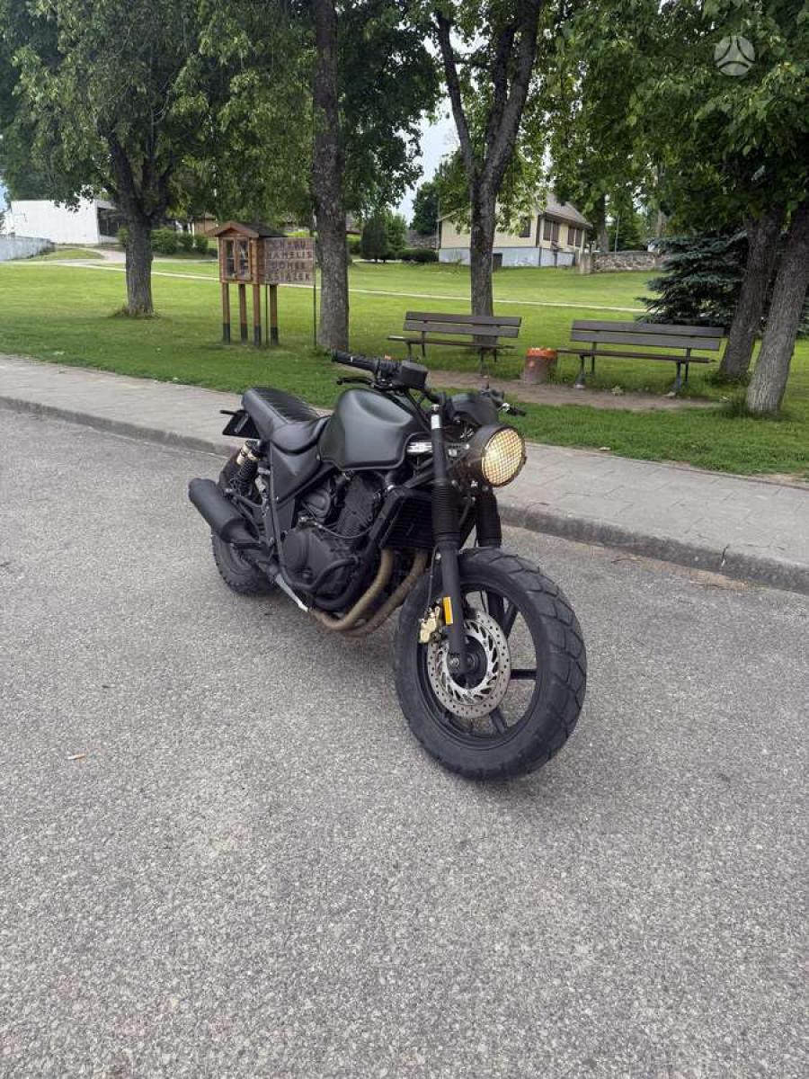 Honda CB 2000 in Vilnius, with an engine capacity of 0.50 L and mileage of 30 thousand km for 1800 €, photo 1 on AUTOMOTO.COM.LV