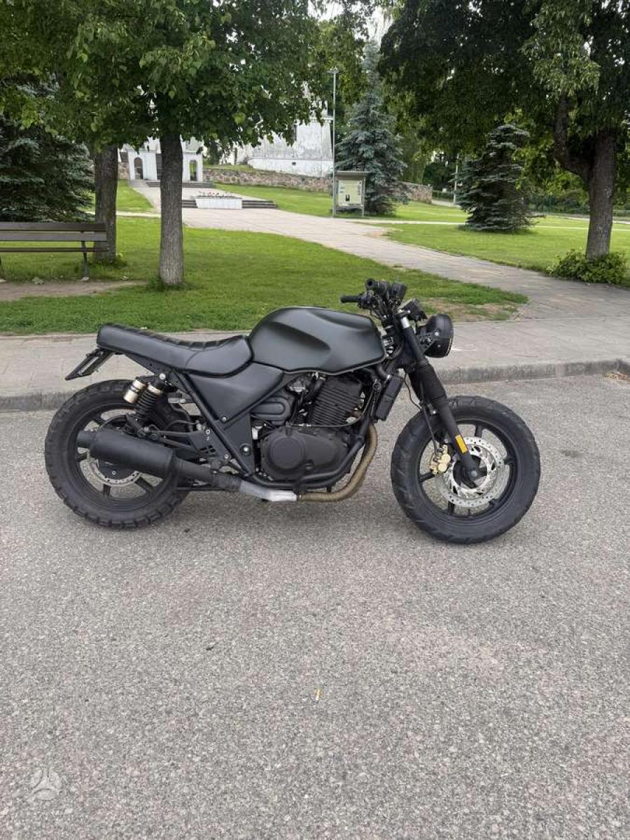 Honda CB 2000 in Vilnius, with an engine capacity of 0.50 L and mileage of 30 thousand km for 1800 €, photo 3 on AUTOMOTO.COM.LV