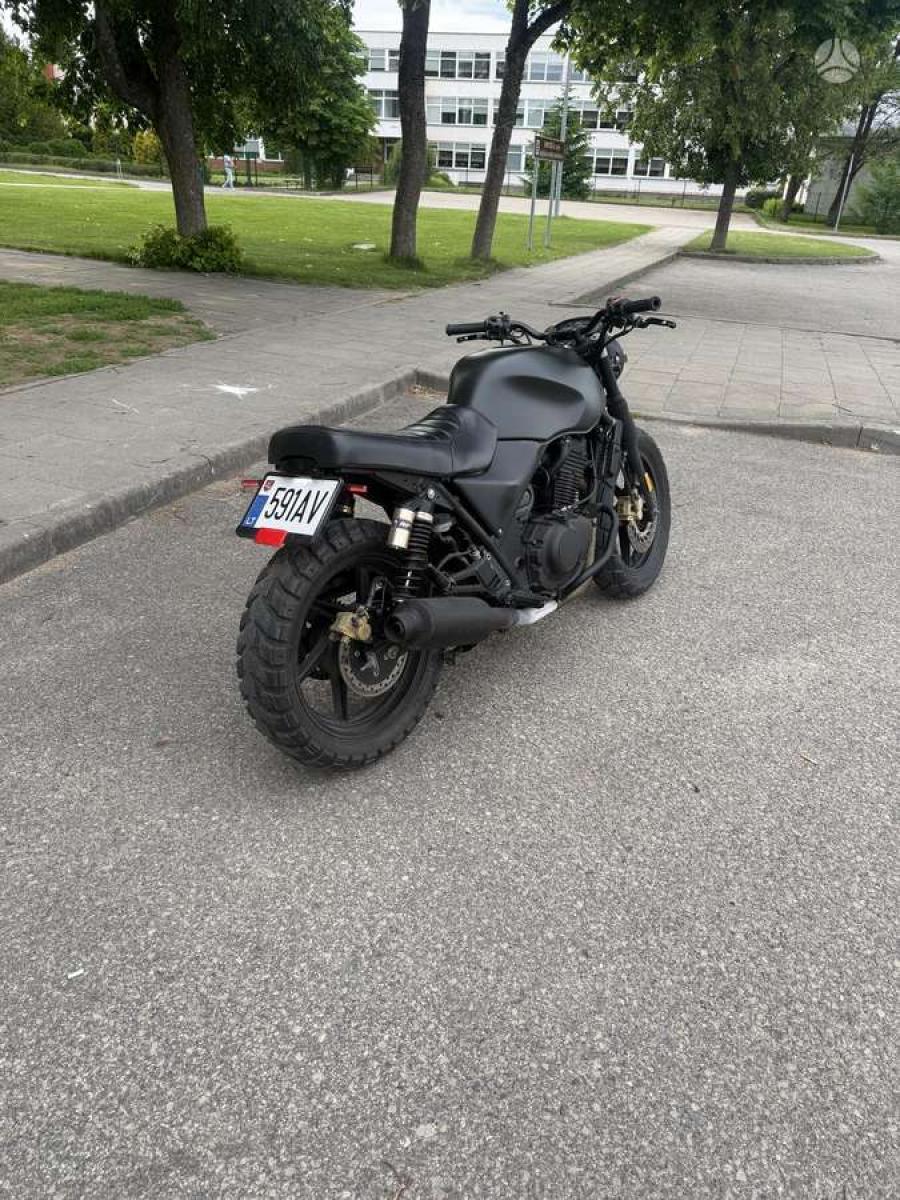 Honda CB 2000 in Vilnius, with an engine capacity of 0.50 L and mileage of 30 thousand km for 1800 €, photo 5 on AUTOMOTO.COM.LV