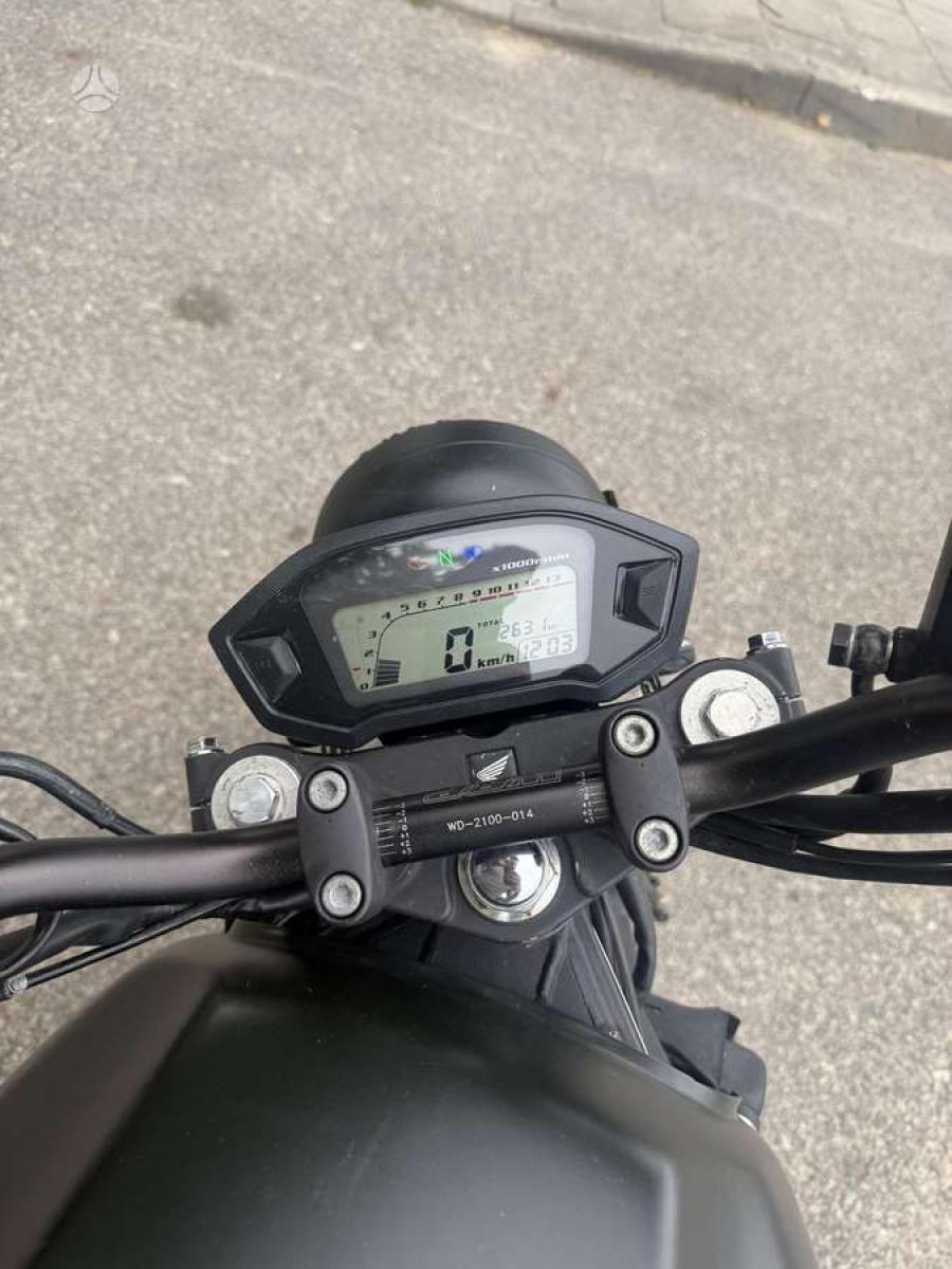 Honda CB 2000 in Vilnius, with an engine capacity of 0.50 L and mileage of 30 thousand km for 1800 €, photo 7 on AUTOMOTO.COM.LV