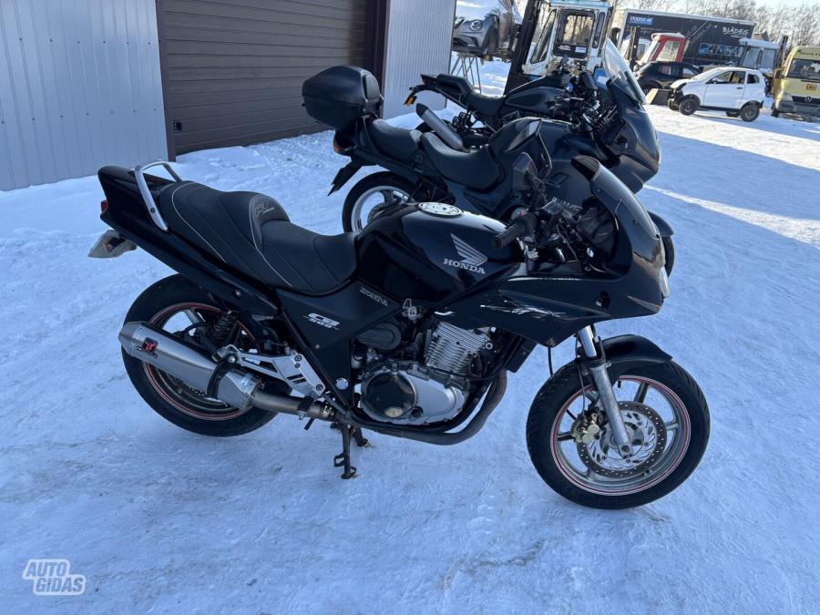 Honda CB 2002 Kelmė, ar dzinēja tilpumu 0.50 L un nobraukumu 48 tūkst. km par 615 €, foto 2 vietnē AUTOMOTO.COM.LV