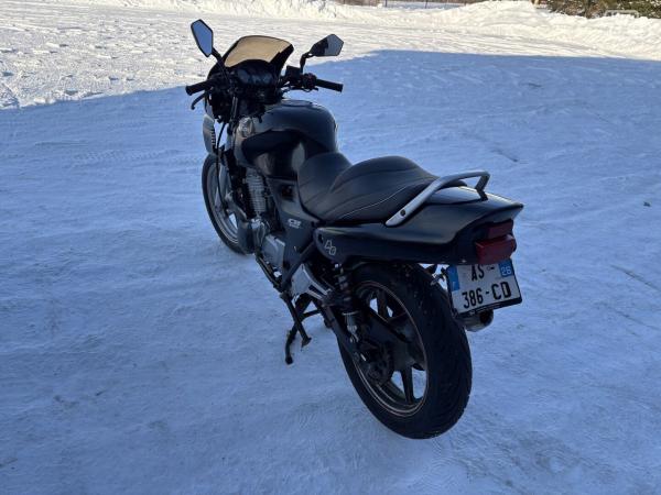 Honda CB 2002 in Kelme, with an engine capacity of 0.50 L and mileage of 48 thousand km for 615 €, photo 4 on AUTOMOTO.COM.LV
