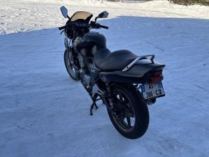 Honda CB 2002 Kelmė, ar dzinēja tilpumu 0.50 L un nobraukumu 48 tūkst. km par 615 €, foto 4 vietnē AUTOMOTO.COM.LV