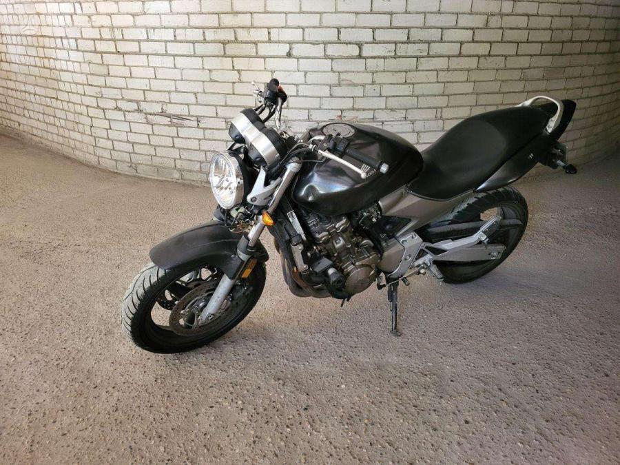 Honda CB 2004 Viļņa, ar dzinēja tilpumu 0.60 L un nobraukumu 50 tūkst. km par 1100 €, foto 3 vietnē AUTOMOTO.COM.LV