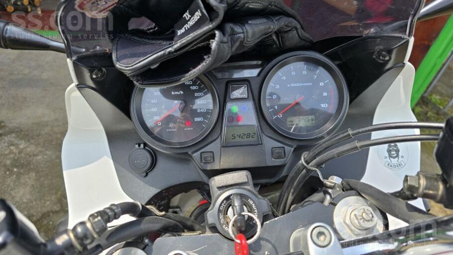 Honda CB 2006 Rīga, ar dzinēja tilpumu 1.30 L un nobraukumu 0 tūkst. km par 3399 €, foto 8 vietnē AUTOMOTO.COM.LV