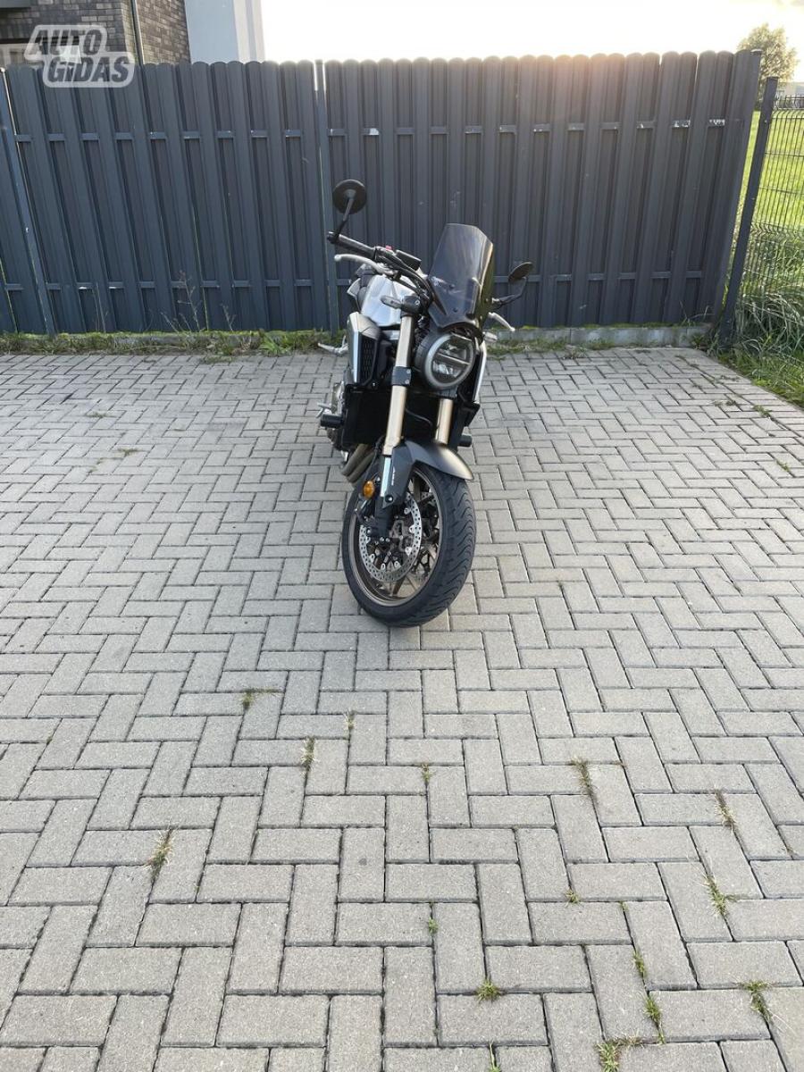 Honda CB 2019 in Kaunas, with an engine capacity of 0.65 L and mileage of 15 thousand km for 5600 €, photo 1 on AUTOMOTO.COM.LV