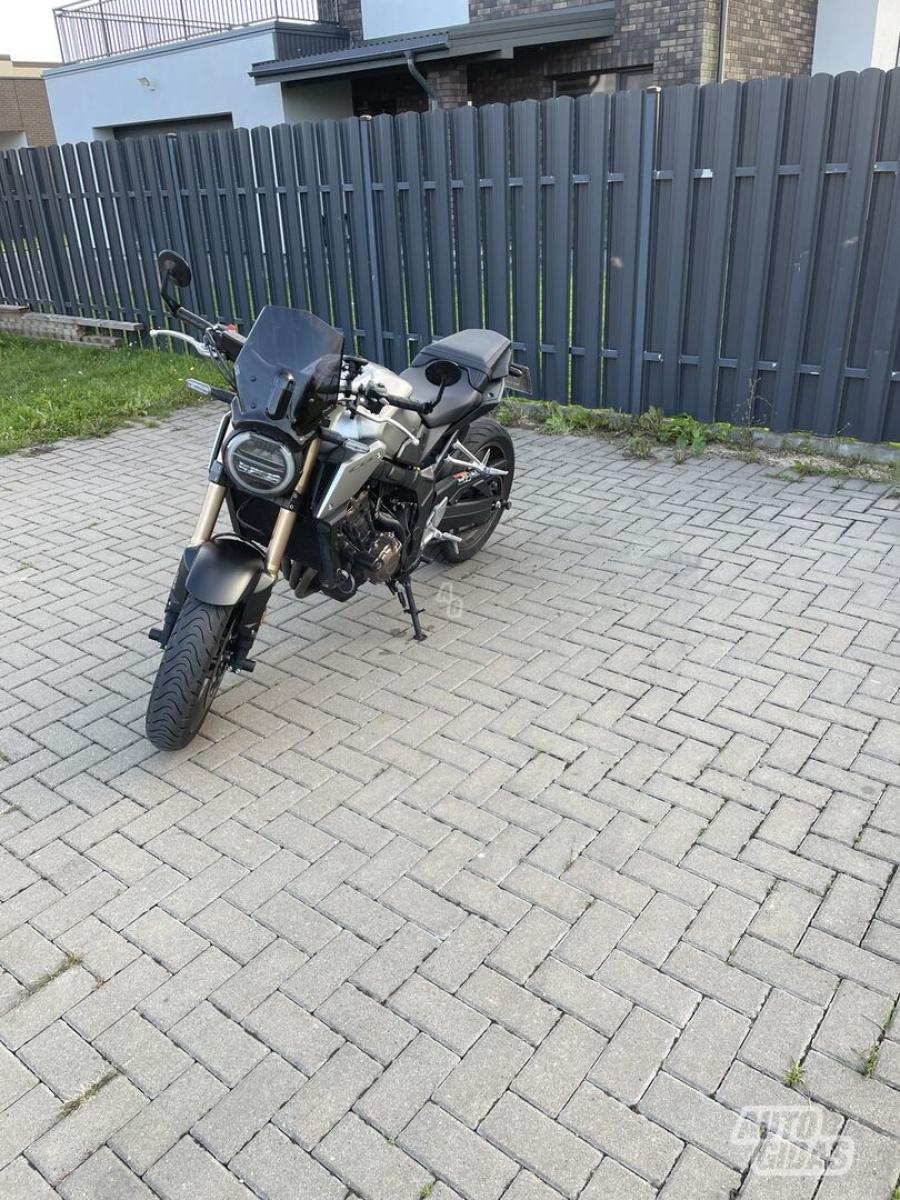 Honda CB 2019 in Kaunas, with an engine capacity of 0.65 L and mileage of 15 thousand km for 5600 €, photo 3 on AUTOMOTO.COM.LV