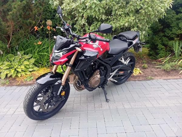 Honda CB 2022 Vievis, ar dzinēja tilpumu 0.50 L un nobraukumu 14 tūkst. km par 4400 €, foto 3 vietnē AUTOMOTO.COM.LV
