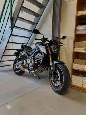 Honda CB 2022 Viļņa, ar dzinēja tilpumu 0.65 L un nobraukumu 10 tūkst. km par 6000 €, foto 3 vietnē AUTOMOTO.COM.LV