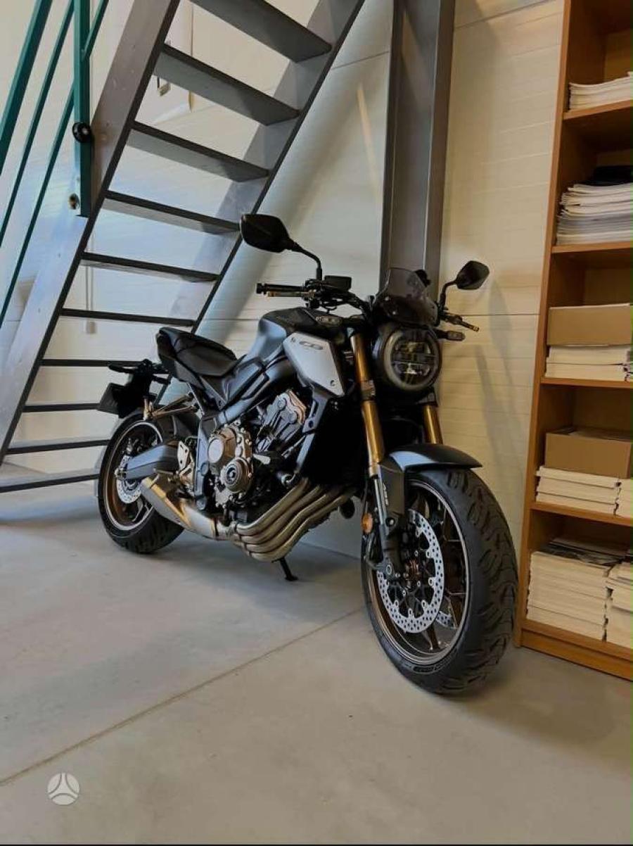 Honda CB 2022 Viļņa, ar dzinēja tilpumu 0.65 L un nobraukumu 10 tūkst. km par 6000 €, foto 3 vietnē AUTOMOTO.COM.LV