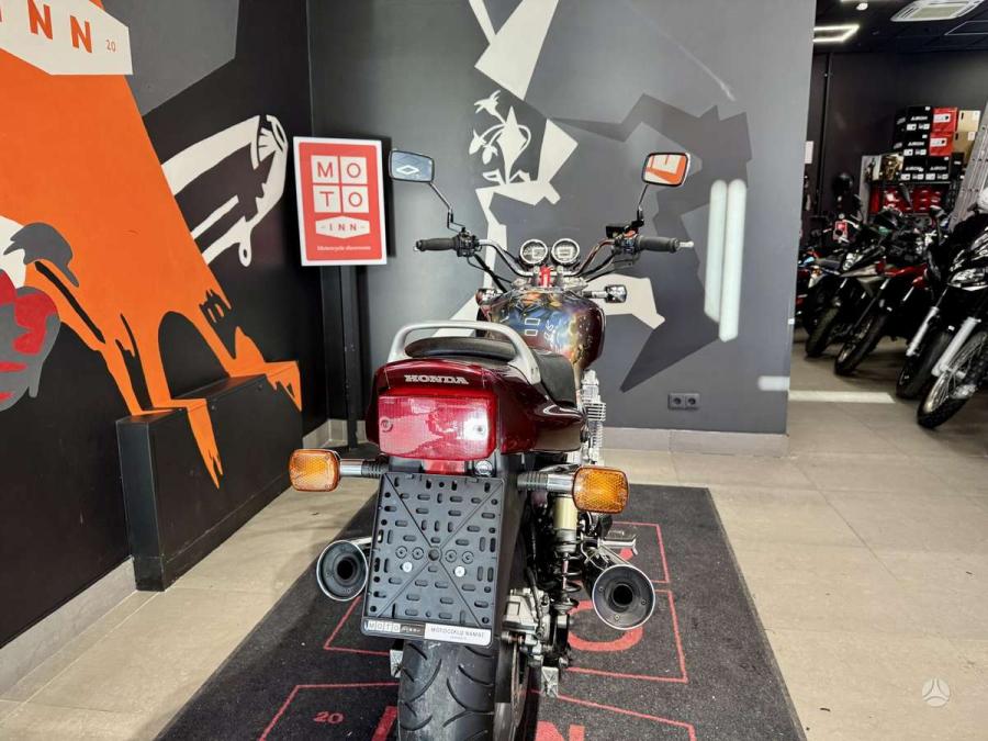 Sarkans Honda CB 1994 Viļņa, ar dzinēja tilpumu 0.75 L un nobraukumu 0 tūkst. km par 1999 €, foto 18 vietnē AUTOMOTO.COM.LV