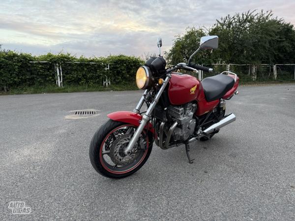 Red Honda CB 1994 in Vilnius, with an engine capacity of 0.75 L and mileage of 0 thousand km for 1500 €, photo 3 on AUTOMOTO.COM.LV