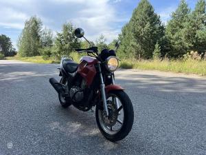 Red Honda CB 1995 in Kaunas, with an engine capacity of 0.50 L and mileage of 0 thousand km for 830 €, photo 4 on AUTOMOTO.COM.LV