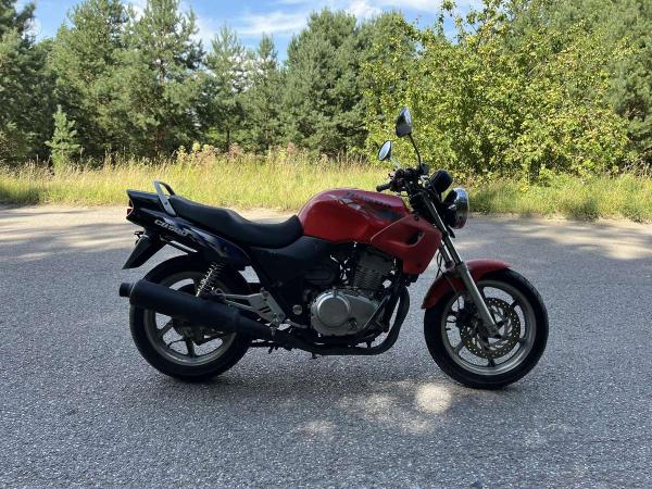 Red Honda CB 1995 in Kaunas, with an engine capacity of 0.50 L and mileage of 0 thousand km for 830 €, photo 4 on AUTOMOTO.COM.LV