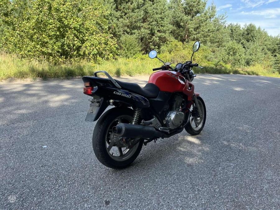 Red Honda CB 1995 in Kaunas, with an engine capacity of 0.50 L and mileage of 0 thousand km for 830 €, photo 6 on AUTOMOTO.COM.LV