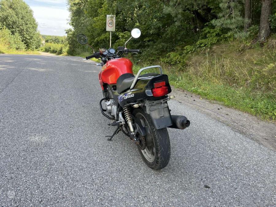Red Honda CB 1995 in Kaunas, with an engine capacity of 0.50 L and mileage of 0 thousand km for 830 €, photo 8 on AUTOMOTO.COM.LV