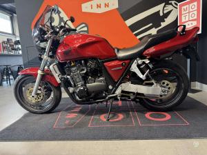 Red Honda CB 1995 in Vilnius, with an engine capacity of 1.00 L and mileage of 45 thousand km for 1699 €, photo 3 on AUTOMOTO.COM.LV