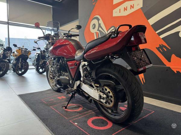 Red Honda CB 1995 in Vilnius, with an engine capacity of 1.00 L and mileage of 45 thousand km for 1699 €, photo 4 on AUTOMOTO.COM.LV