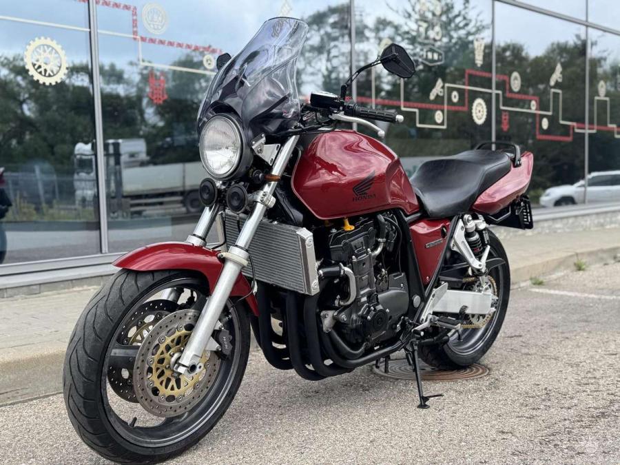 Red Honda CB 1995 in Vilnius, with an engine capacity of 1.00 L and mileage of 45 thousand km for 1699 €, photo 5 on AUTOMOTO.COM.LV