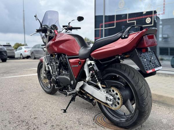 Red Honda CB 1995 in Vilnius, with an engine capacity of 1.00 L and mileage of 45 thousand km for 1699 €, photo 7 on AUTOMOTO.COM.LV