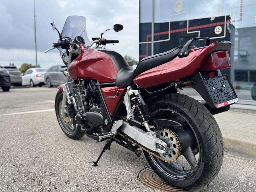 Red Honda CB 1995 in Vilnius, with an engine capacity of 1.00 L and mileage of 45 thousand km for 1699 €, photo 7 on AUTOMOTO.COM.LV