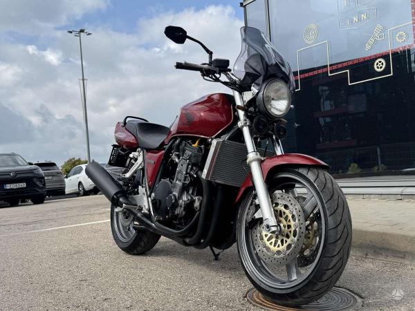 Red Honda CB 1995 in Vilnius, with an engine capacity of 1.00 L and mileage of 45 thousand km for 1699 €, photo 8 on AUTOMOTO.COM.LV