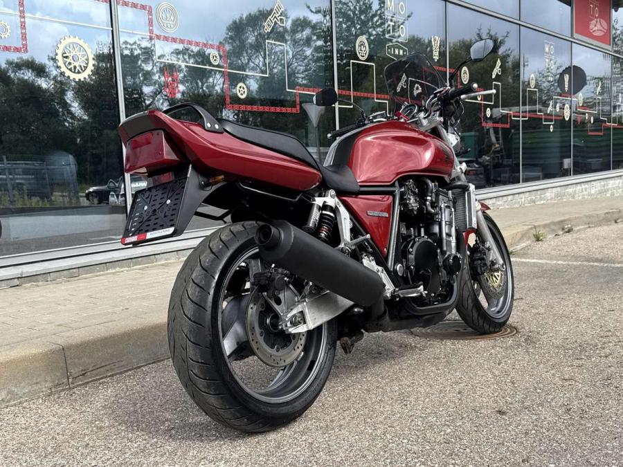 Red Honda CB 1995 in Vilnius, with an engine capacity of 1.00 L and mileage of 45 thousand km for 1699 €, photo 10 on AUTOMOTO.COM.LV