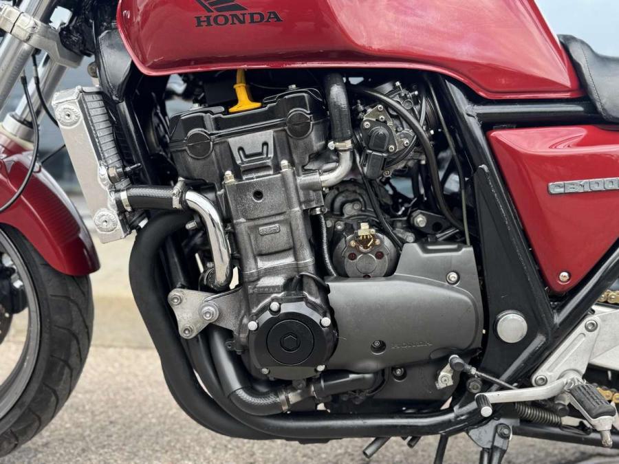 Red Honda CB 1995 in Vilnius, with an engine capacity of 1.00 L and mileage of 45 thousand km for 1699 €, photo 12 on AUTOMOTO.COM.LV