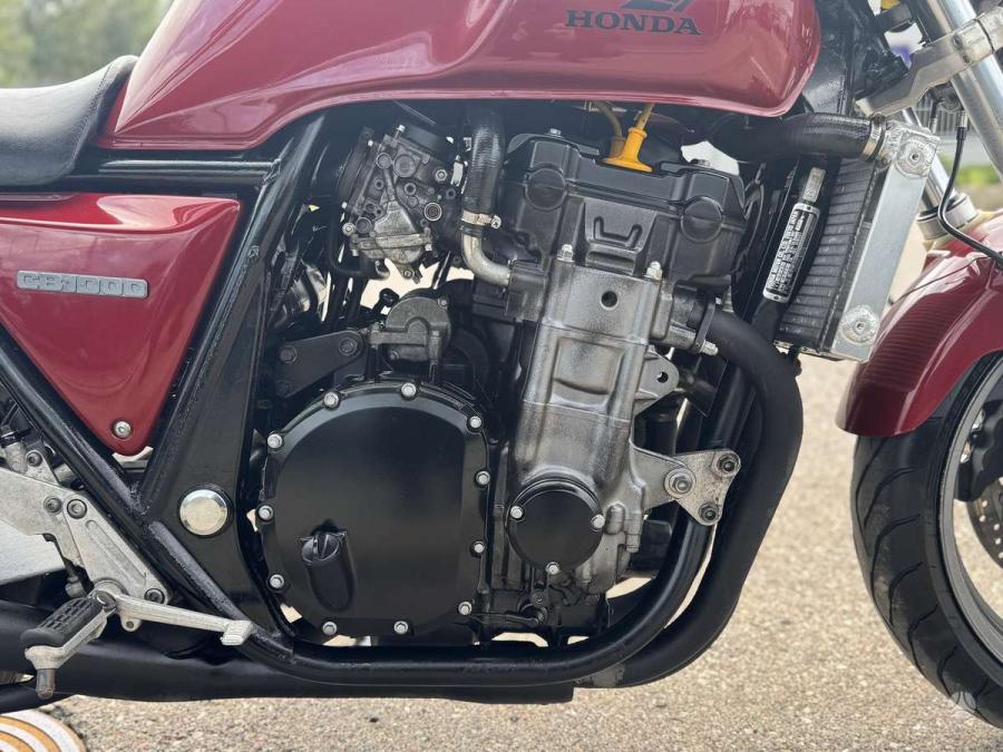 Red Honda CB 1995 in Vilnius, with an engine capacity of 1.00 L and mileage of 45 thousand km for 1699 €, photo 13 on AUTOMOTO.COM.LV