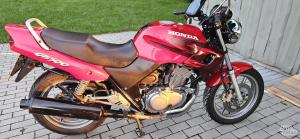 Red Honda CB 1998 in Kaunas, with an engine capacity of 0.50 L and mileage of 37 thousand km for 1800 €, photo 3 on AUTOMOTO.COM.LV