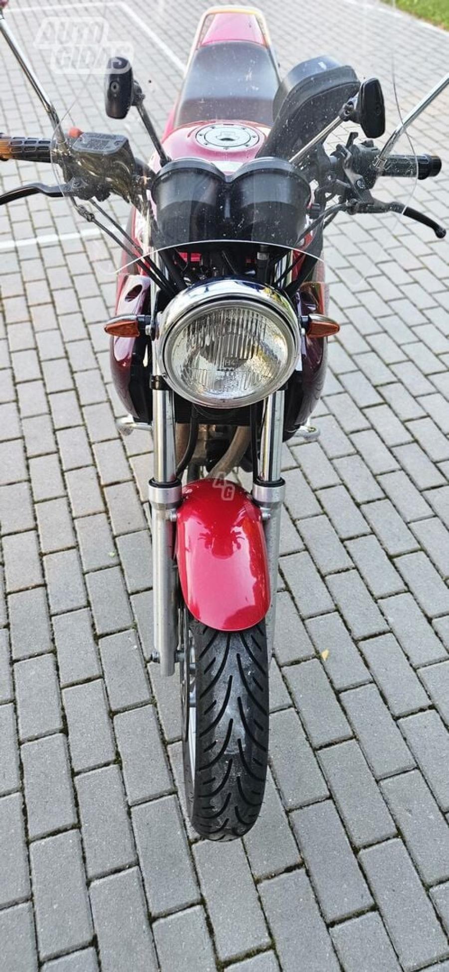 Red Honda CB 1998 in Kaunas, with an engine capacity of 0.50 L and mileage of 37 thousand km for 1800 €, photo 5 on AUTOMOTO.COM.LV
