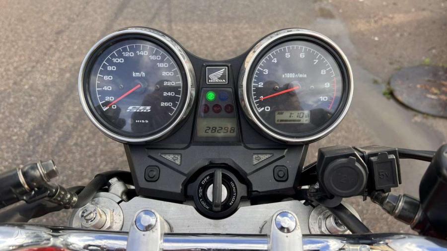 Красный Хонда CB 2003 в Каунас, объемом двигателя 1.30 л и пробегом 28 тыс. км за 3000 €, фото 3 на AUTOMOTO.COM.LV