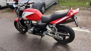 Красный Хонда CB 2003 в Каунас, объемом двигателя 1.30 л и пробегом 28 тыс. км за 3000 €, фото 7 на AUTOMOTO.COM.LV