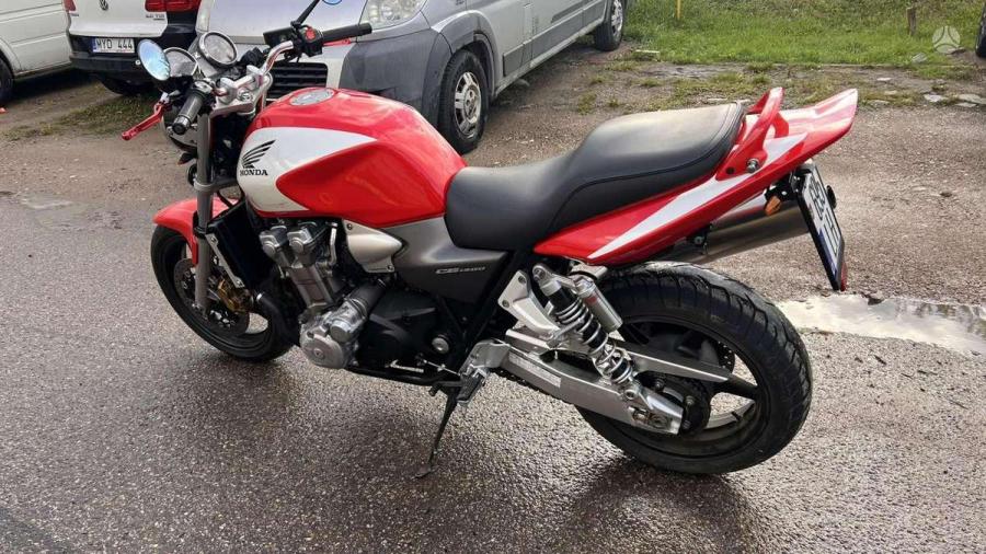 Красный Хонда CB 2003 в Каунас, объемом двигателя 1.30 л и пробегом 28 тыс. км за 3000 €, фото 7 на AUTOMOTO.COM.LV