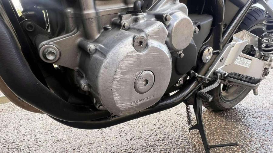 Красный Хонда CB 2003 в Каунас, объемом двигателя 1.30 л и пробегом 28 тыс. км за 3000 €, фото 8 на AUTOMOTO.COM.LV