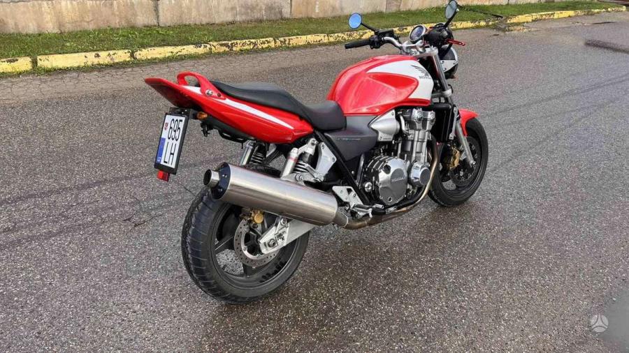 Красный Хонда CB 2003 в Каунас, объемом двигателя 1.30 л и пробегом 28 тыс. км за 3000 €, фото 10 на AUTOMOTO.COM.LV