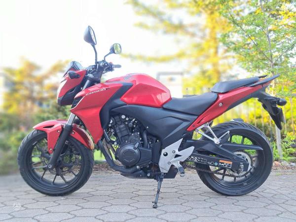 Red Honda CB 2013 in Pasvalys, with an engine capacity of 0.50 L and mileage of 17 thousand km for 2950 €, photo 3 on AUTOMOTO.COM.LV