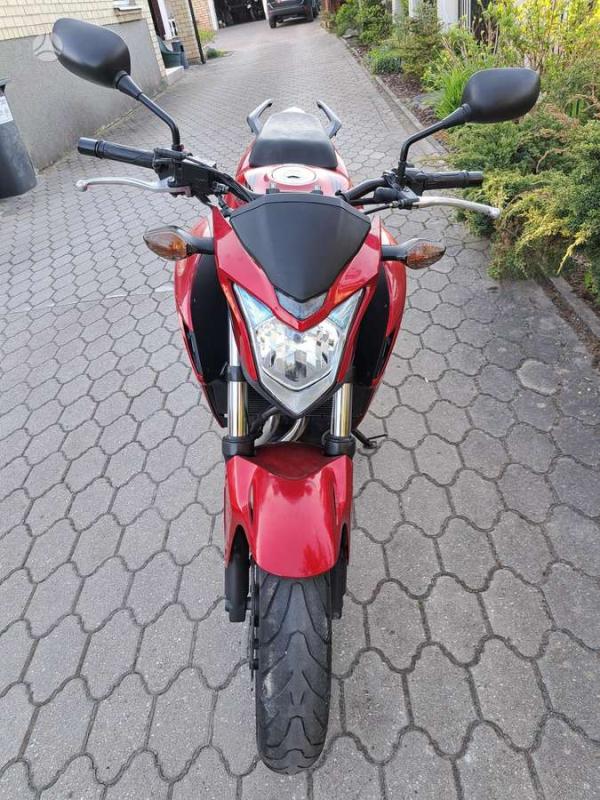 Red Honda CB 2013 in Pasvalys, with an engine capacity of 0.50 L and mileage of 17 thousand km for 2950 €, photo 5 on AUTOMOTO.COM.LV