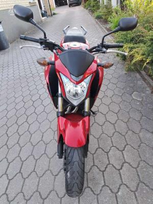 Red Honda CB 2013 in Pasvalys, with an engine capacity of 0.50 L and mileage of 17 thousand km for 2950 €, photo 5 on AUTOMOTO.COM.LV