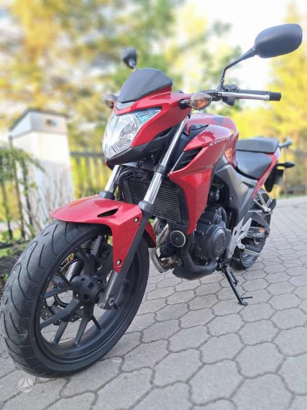 Red Honda CB 2013 in Pasvalys, with an engine capacity of 0.50 L and mileage of 17 thousand km for 2950 €, photo 6 on AUTOMOTO.COM.LV