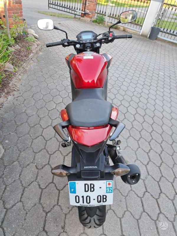 Red Honda CB 2013 in Pasvalys, with an engine capacity of 0.50 L and mileage of 17 thousand km for 2950 €, photo 8 on AUTOMOTO.COM.LV